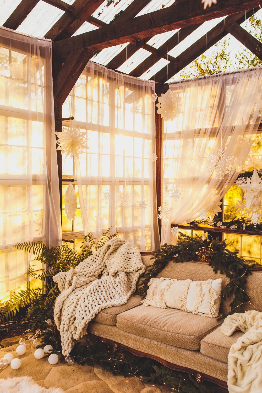 Christmas Mini Session Setup Inspiration | Micro, Small, Intimate, Tiny ...