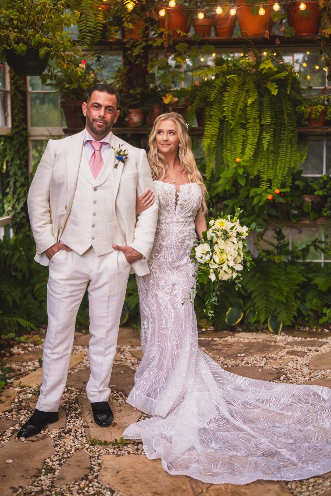 Tiny Wedding | Bride and Groom | Intimate Virginia Wedding Venue ...