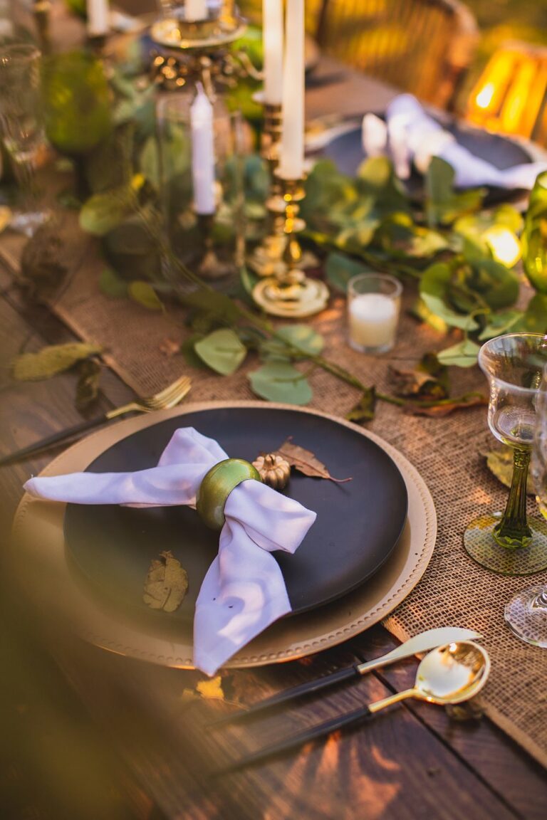 CottageCore Wedding Decor Inspiration | Micro, Small, Intimate, Tiny ...